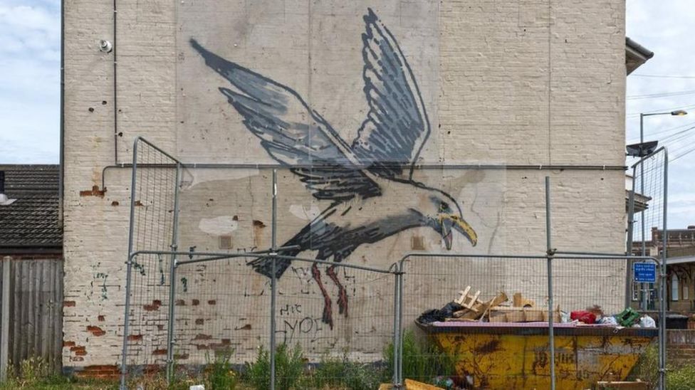 Lowestoft Banksy seagull mural covered up on side of building - BBC News