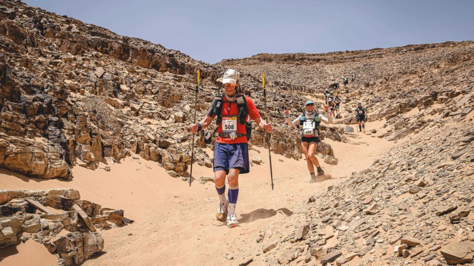 Marathon Des Sables: Man becomes oldest Briton to finish Sahara race ...