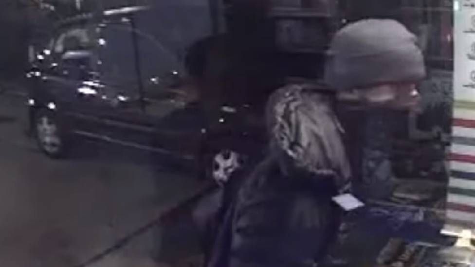 Cardiff: Pontcanna rape case police urge CCTV man to come forward - BBC News