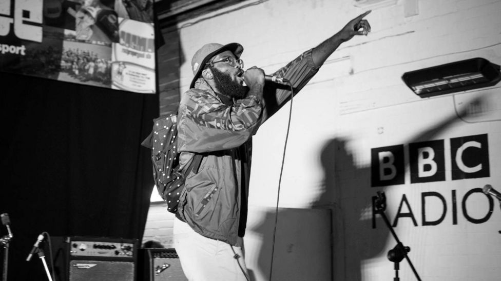 Hull rapper to perform at Glastonbury - BBC News