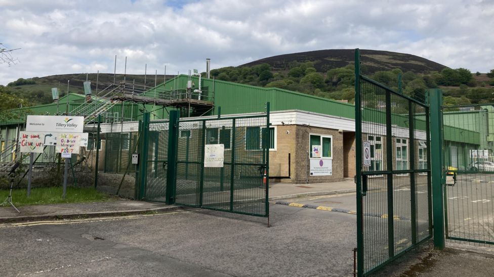 Abertillery: Hundreds of jobs lost as firm enters administration - BBC News