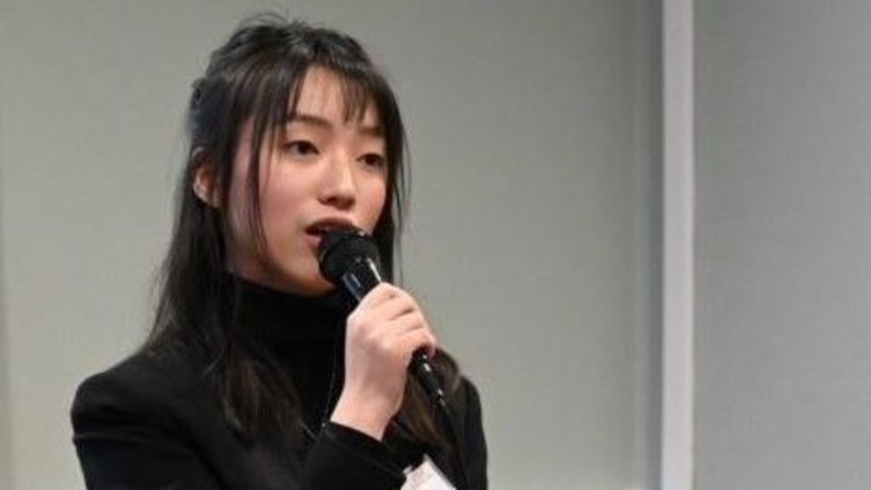 Leeds exhibition explores Hongkongers history in UK - BBC News