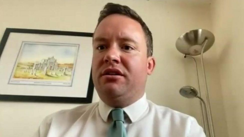 Neil Foden: 'Cwestiynau i'w gofyn' am Gyngor Gwynedd - BBC Cymru Fyw