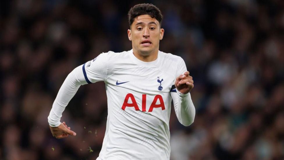 Tottenham: Alejo Veliz set to join Sevilla on loan - BBC Sport