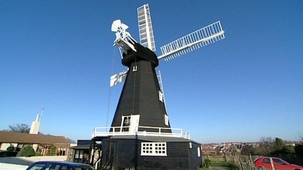 Kent County Council proposes sale of windmills to save £850k - BBC News