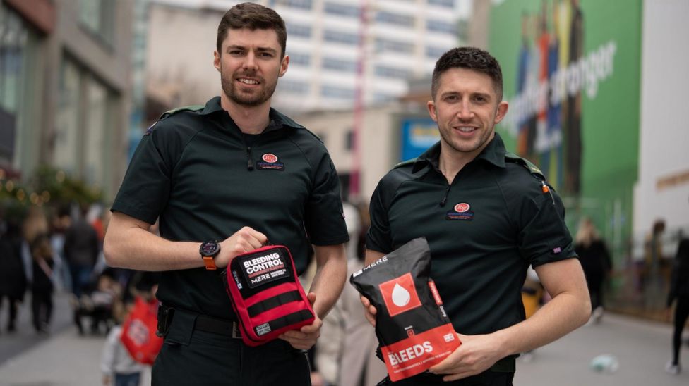West Midlands bleed kit training helps combat knife deaths - BBC News