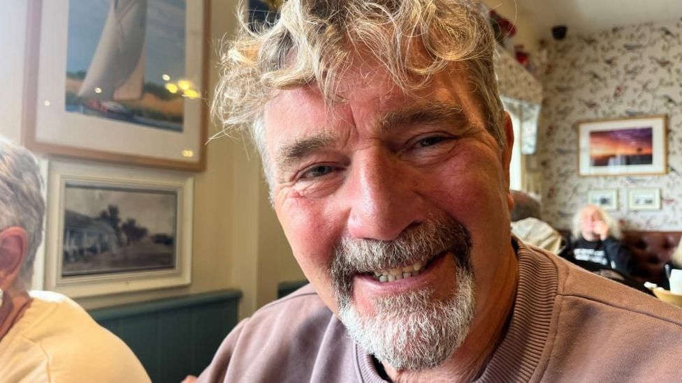 Trucker slammed for ignoring weight limit on village bridge - BBC News