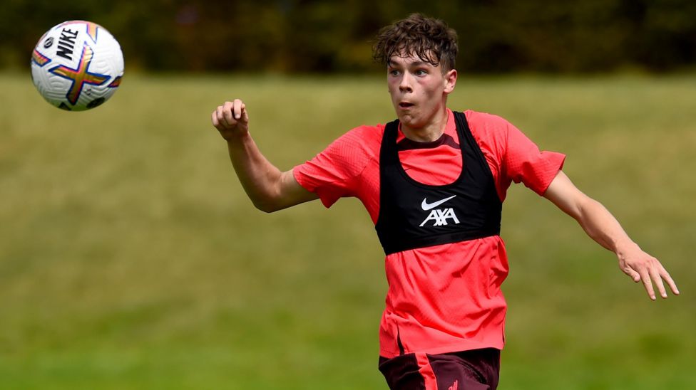 Luke Chambers: Liverpool defender extends Reds contract - BBC Sport