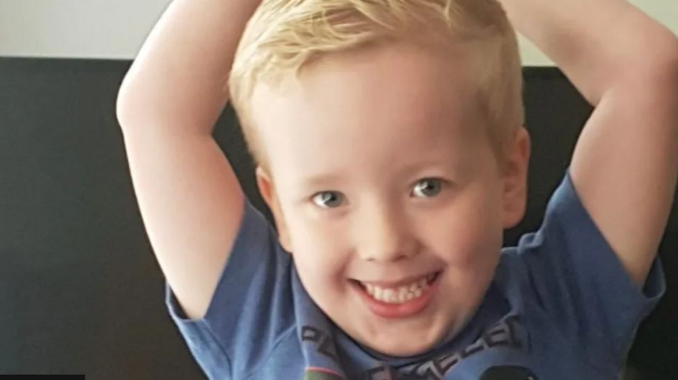 More areas in England trial new child protection project - BBC News