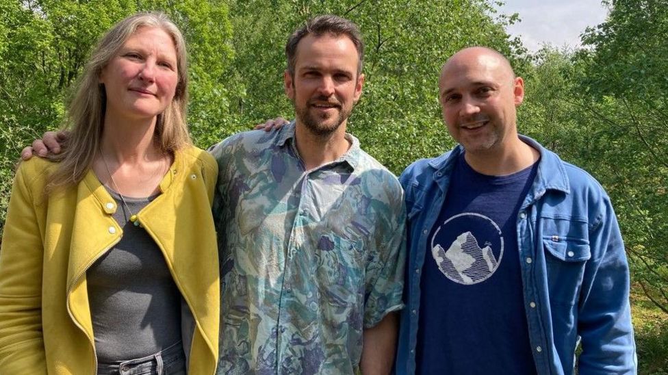 Disused Bingley reservoir could become outdoor swimming pool - BBC News