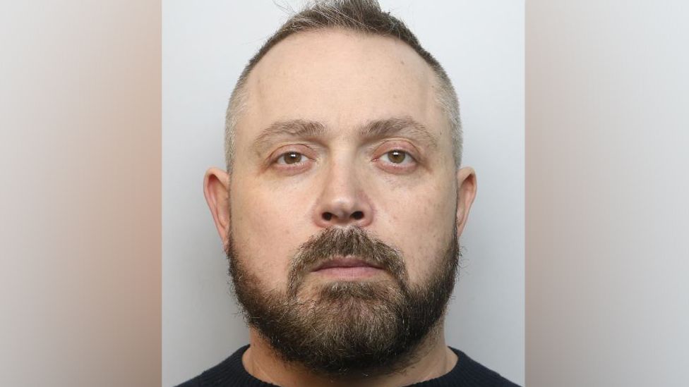 Northamptonshire special constable jailed for child sex offences - BBC News