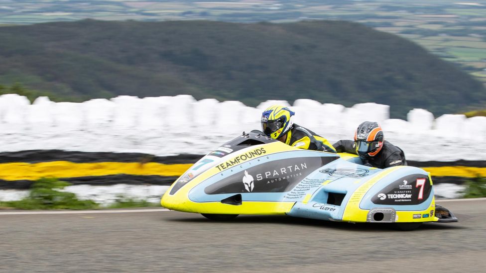 Sidecar racer makes marriage proposal moments after finishing TT - BBC News