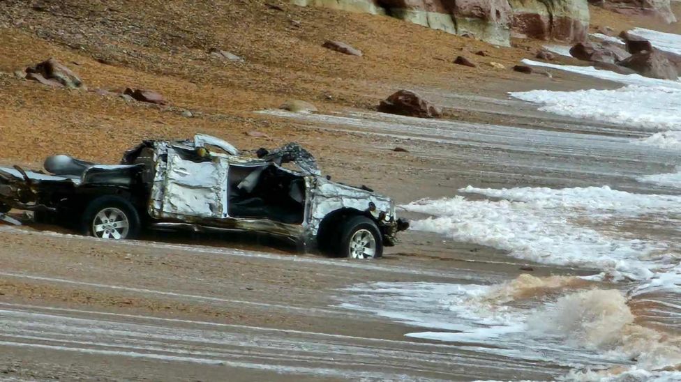 Uncertainty over retrieval plan for stranded vehicle in Sidmouth - BBC News