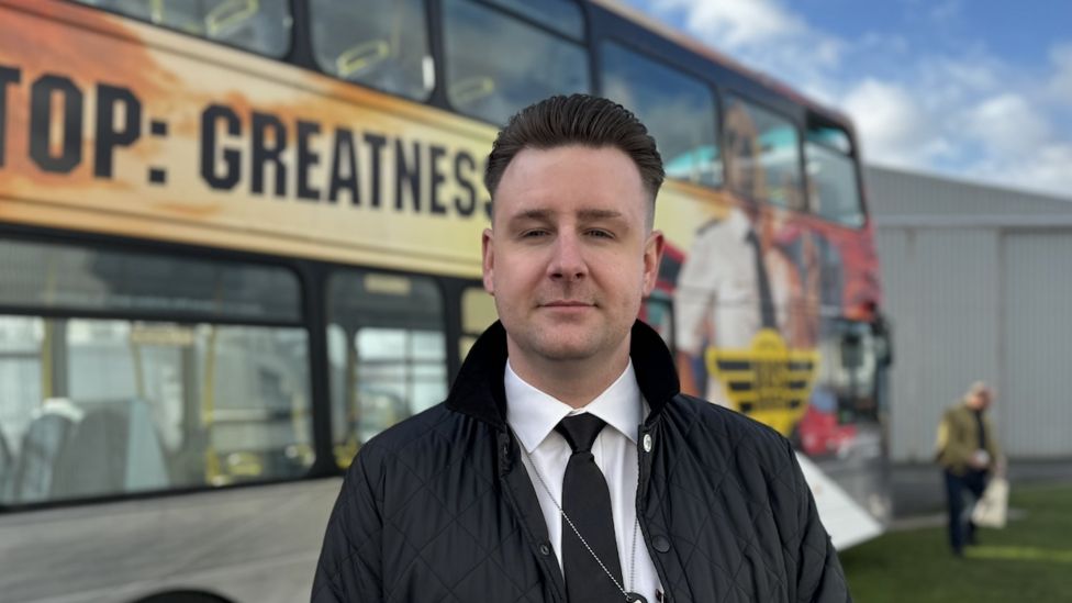 Go North East launches recruitment drive for 200 new bus drivers - BBC News