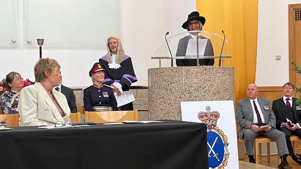 Woman becomes first Muslim High Sheriff of Buckinghamshire - BBC News