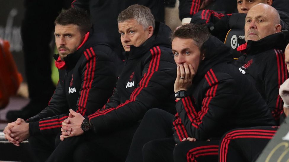 Man Utd coaches remain - BBC Sport