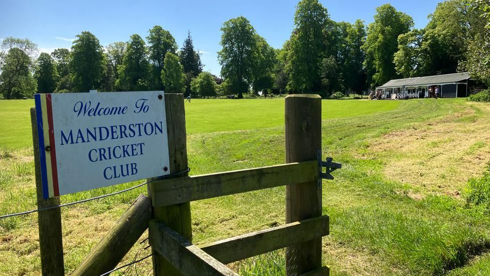 Manderston Cricket Club celebrates 125th anniversary - BBC News