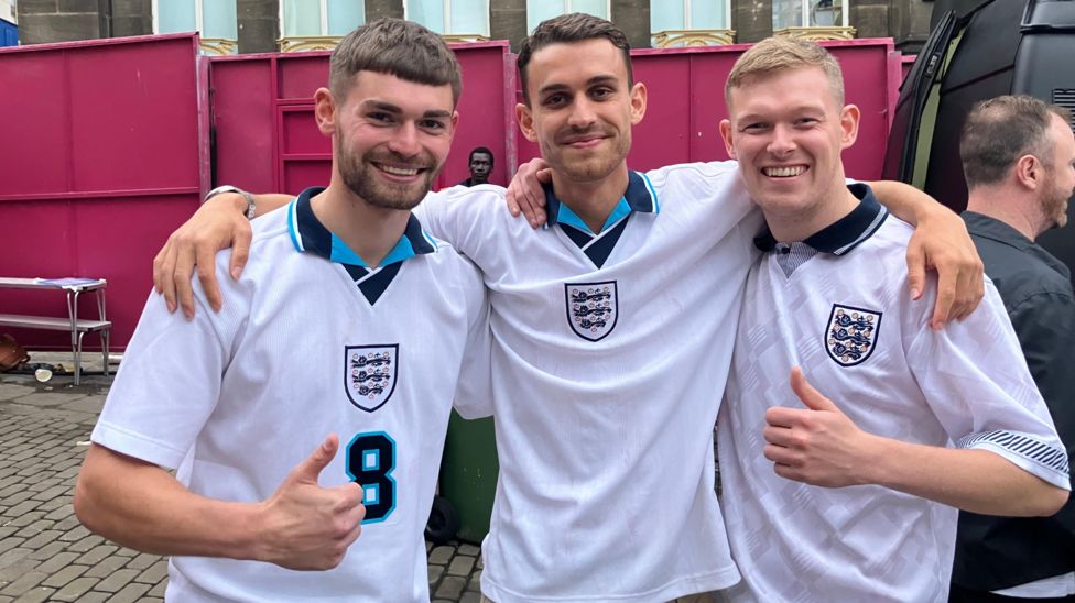 A night with England fans as team downed by Spain in Euros final - BBC News