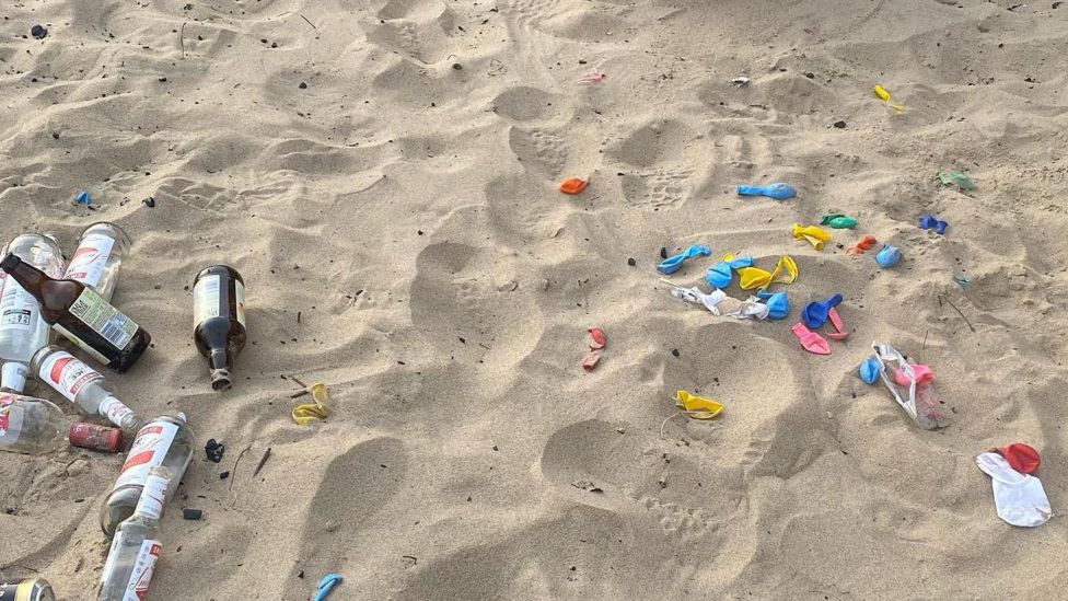 Clean-ups after crowds leave litter on North East beaches - BBC News