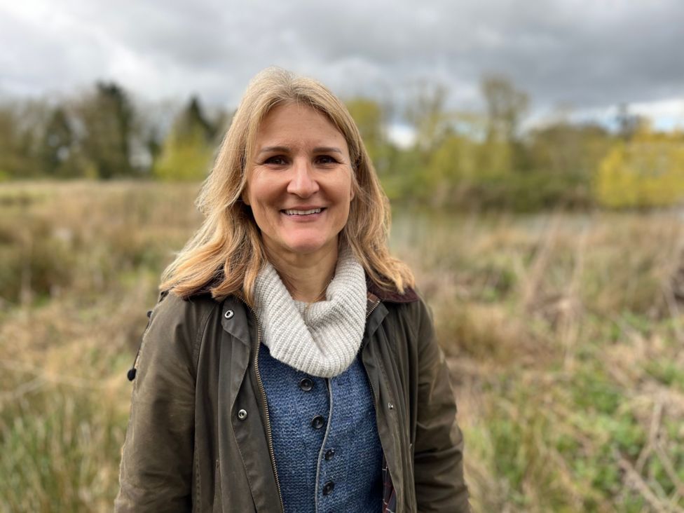 Suffolk's beavers back for the 'first time in 400 years' - BBC News