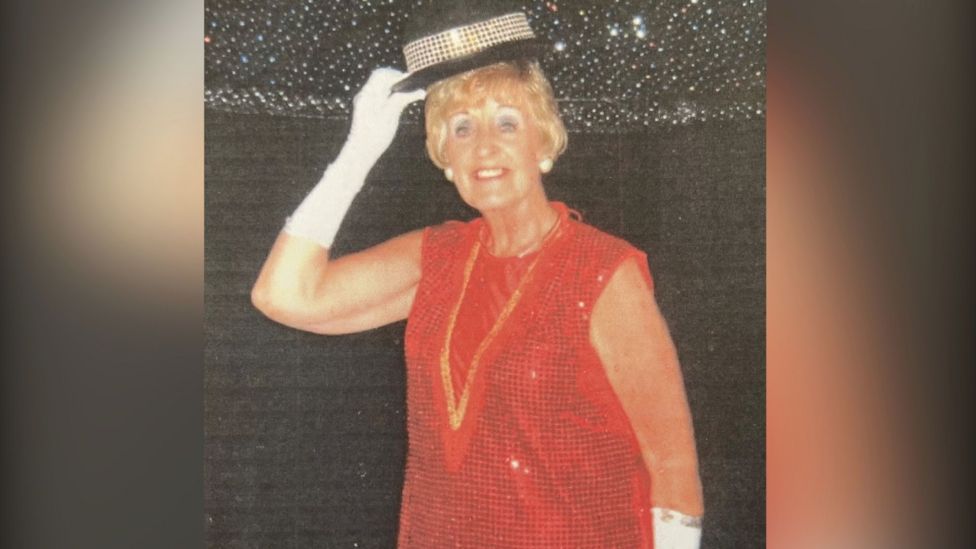 Woman's wound was left to 'fester' in north Belfast care home - BBC News