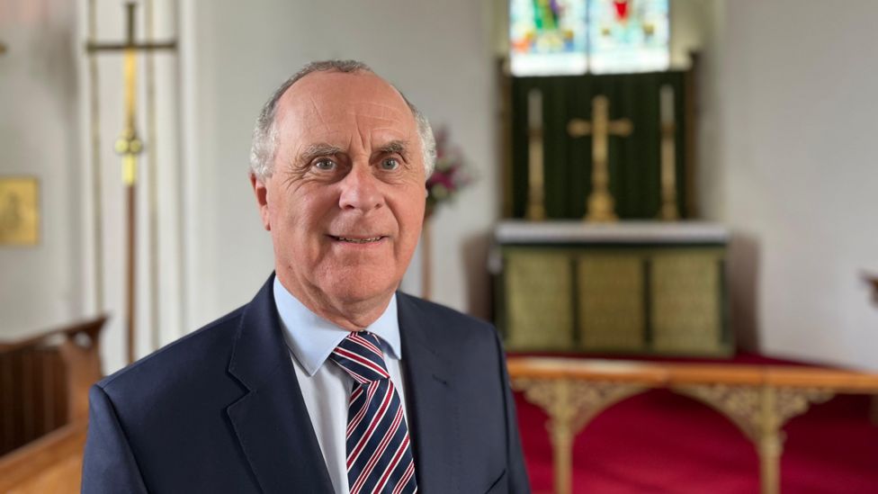 Four Guernsey people named in King's Birthday Honours - BBC News