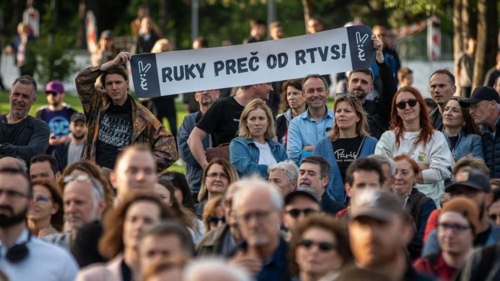 How Robert Fico used Covid and Ukraine to gain power in Slovakia - BBC News