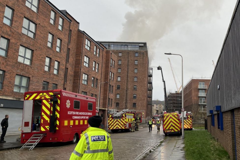 Firefighter hurt as residents evacuated in Edinburgh flats blaze - BBC News