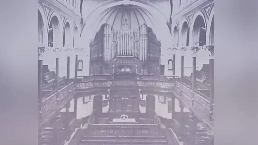 House of Fraser: Howell's renovation reveals historic Chapel - BBC News