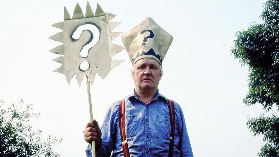 George Wyllie art gallery to open in Greenock - BBC News