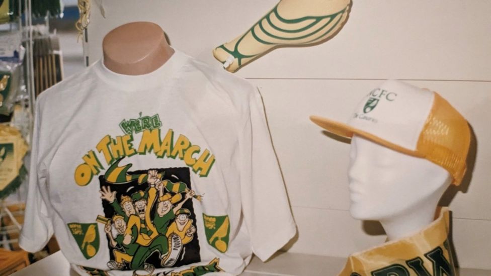 'We're on the march with Stringer's army' - Norwich City t-shirt ...