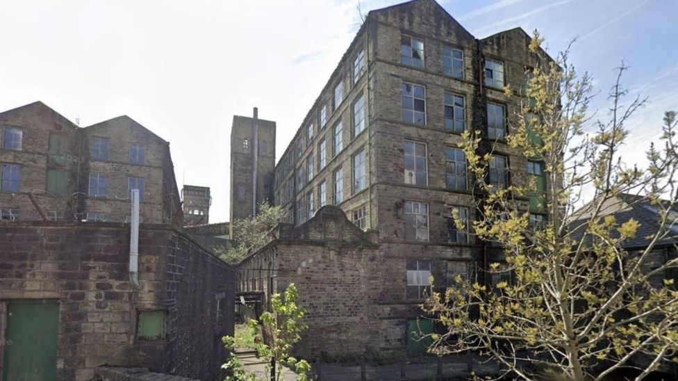 Marsden mill redevelopment plan 'unviable', councillors told - BBC News