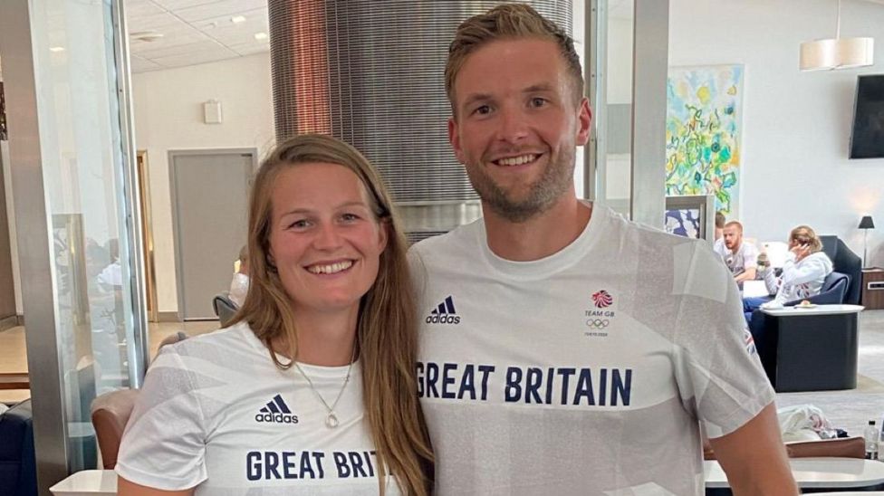 Holmes Chapel siblings aim for Olympic rowing success - BBC News