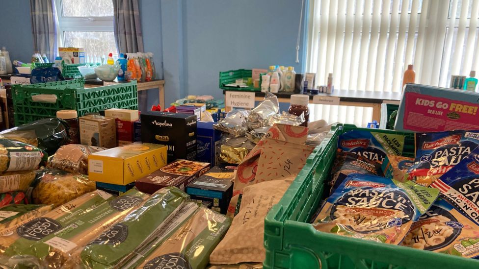 Strategaeth tlodi plant Llywodraeth Cymru yn 'siomedig iawn' - BBC ...