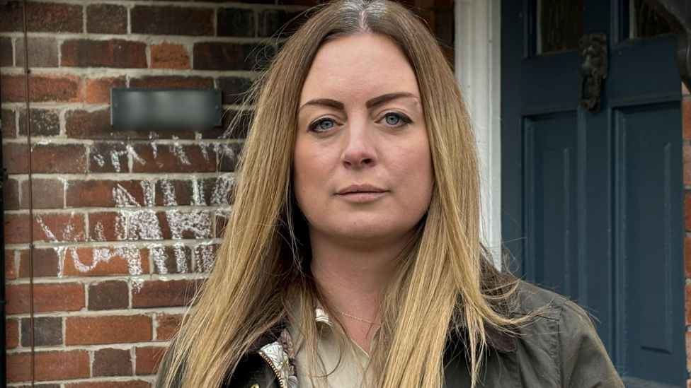 Stoke-on-Trent mum's 'absolute hell' over fire insurance claim - BBC News