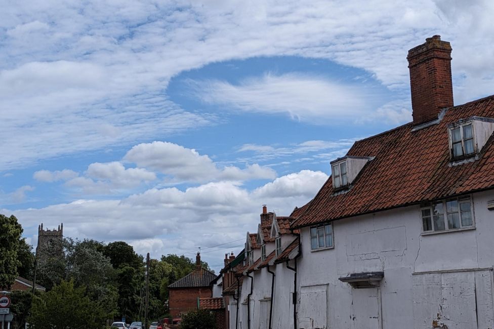 Fallstreak hole: Rare cloud formation pictured in the East - BBC News