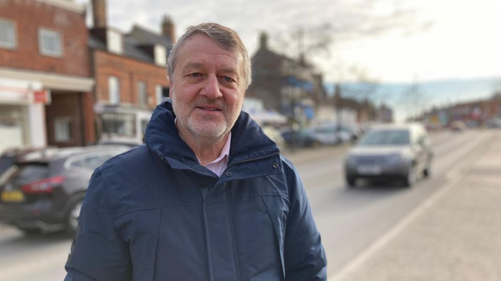 Swaffham 20mph campaigner calls council trial 'laughable' - BBC News