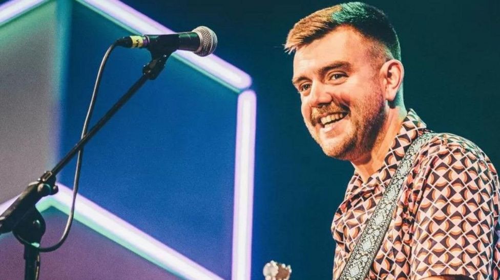 Bwncath musician accused of sexual communication with a child. - BBC News