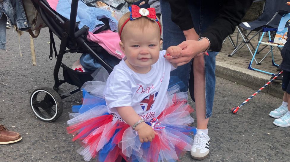 In photos: Twelfth of July celebrations begin across NI - BBC News