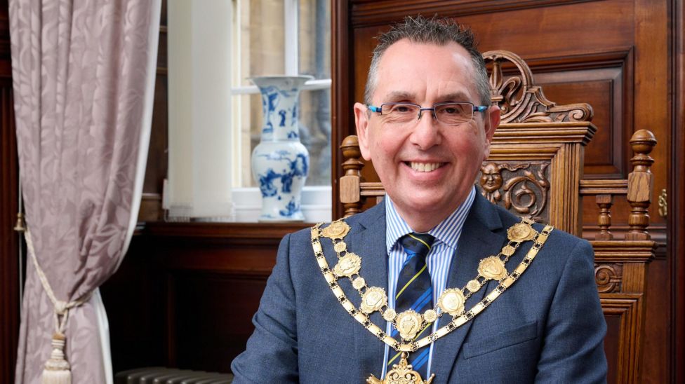 New mayor of Wakefield says role is a 'privilege and honour' - BBC News