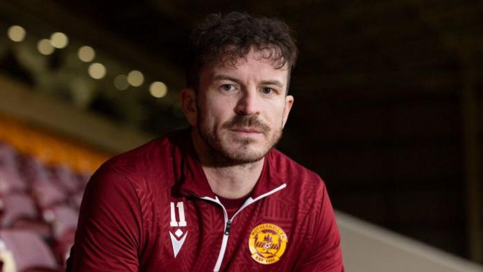 Halliday keen to support Motherwell youngsters - BBC Sport