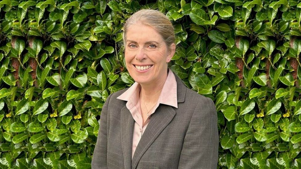 Northamptonshire police and fire commissioner to 'build trust' - BBC News