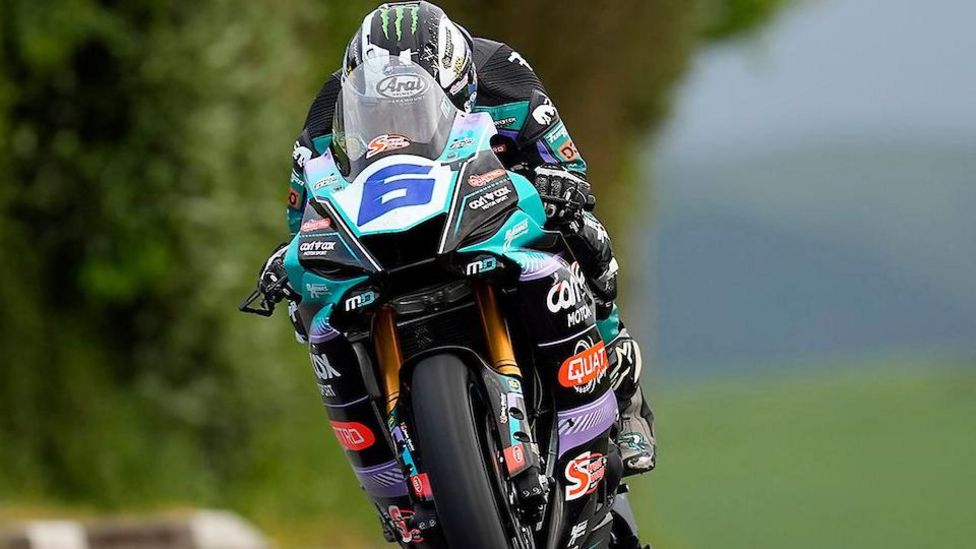 Isle of Man TT: Dunlop wins Supersport race to equal wins record - BBC Sport