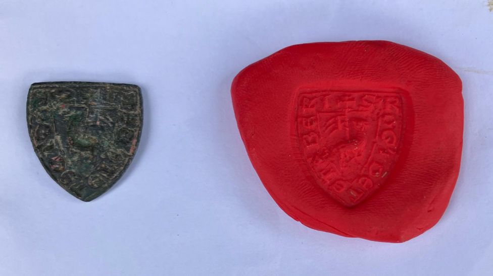 Ten-year-old metal detectorist finds rare piece of history - BBC News