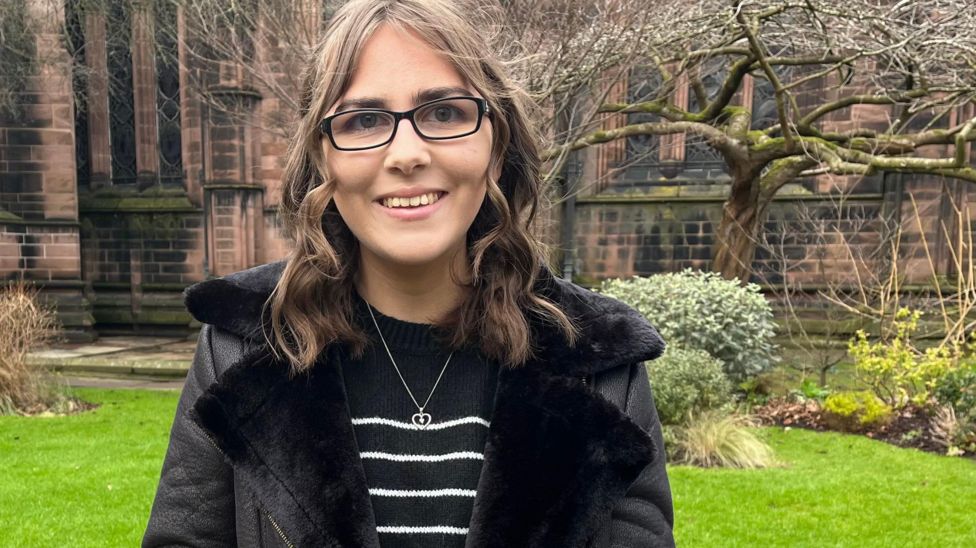 Winchester: Blind woman to vote in secret for first time - BBC News