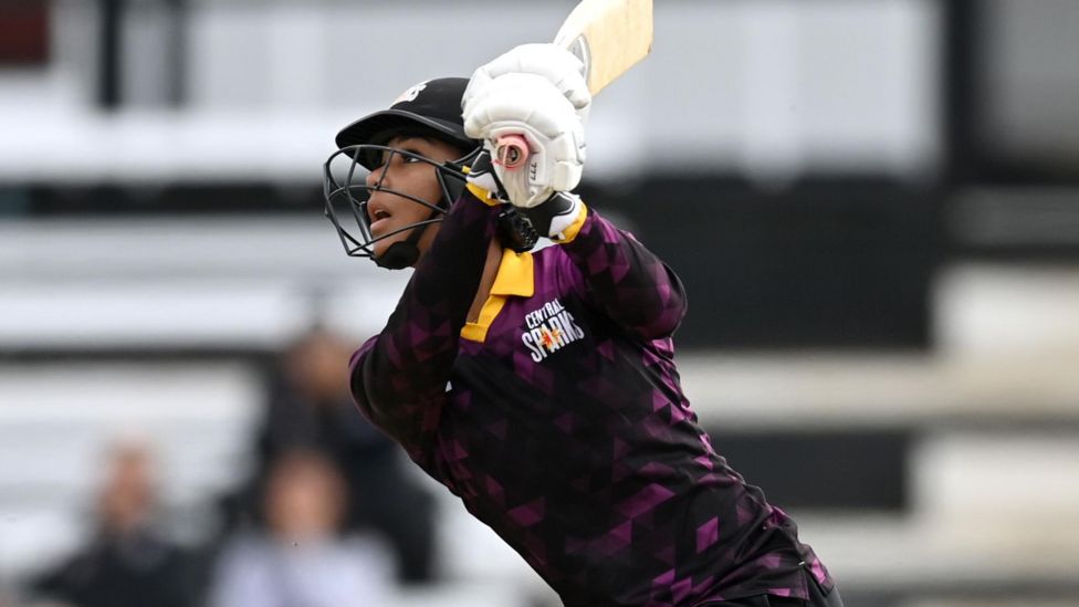 Charlotte Edwards Cup: Davina Perrin stars as Sparks beat Sunrisers ...