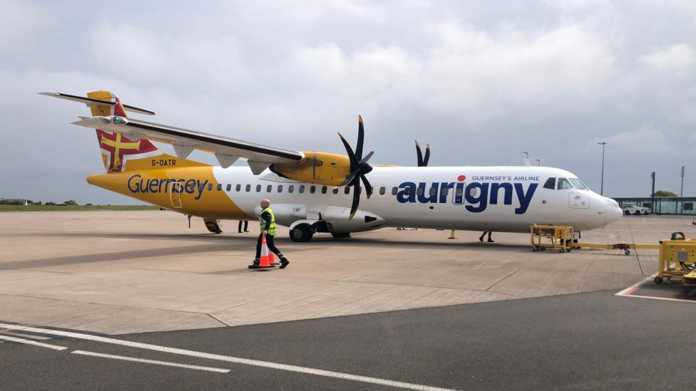 Aurigny launches winter schedule after disruption - BBC News