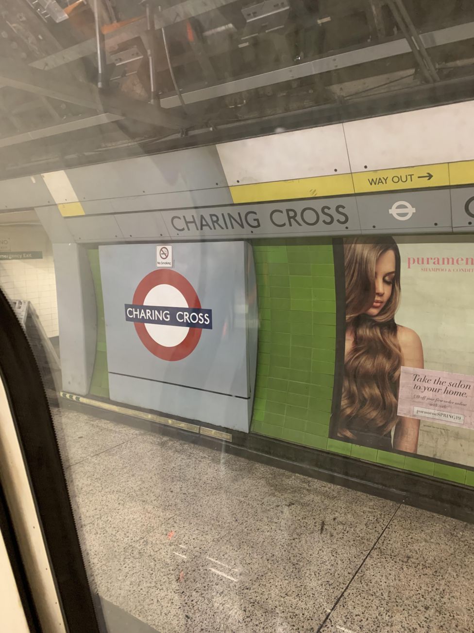 London Tube passengers baffled as train pulls into abandoned station ...