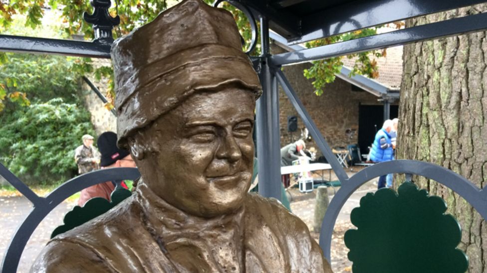 The Wurzels frontman Adge Cutler remembered 50 years on - BBC News