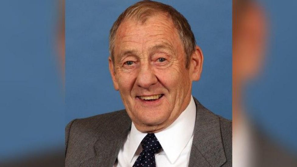 Tributes to Middlesbrough councillor who rode at Isle of Man TT - BBC News
